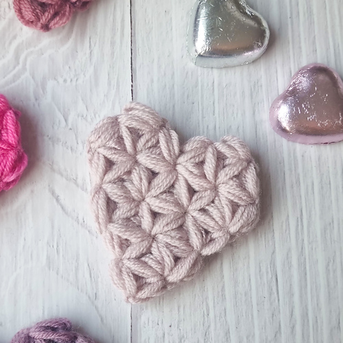 Ravelry: Jasmine Heart pattern by Makalani Sæther