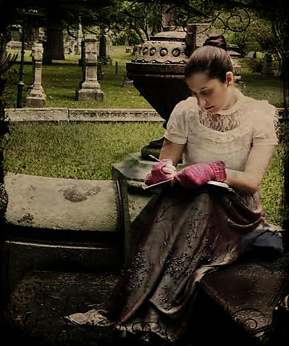 Ravelry: Reichenbach Mitts pattern by Marie Godsey