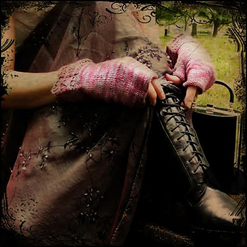 Ravelry: Reichenbach Mitts pattern by Marie Godsey