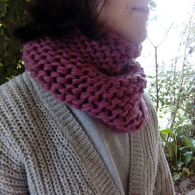 Ravelry: Cuello Laura pattern by Esther Lara