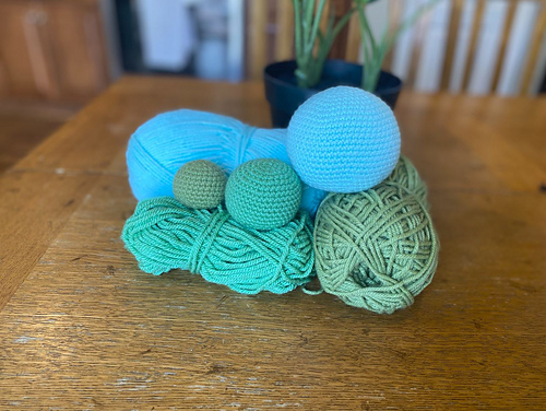 Ravelry: Multiple Sized Spheres pattern by Nicky Stevens