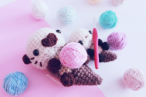 Ravelry: Mommy and Baby Otter pattern by ohana craft