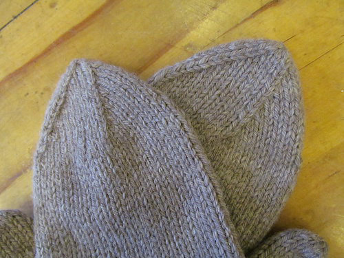 Ravelry: Classic Mittens pattern by Have a Yarn