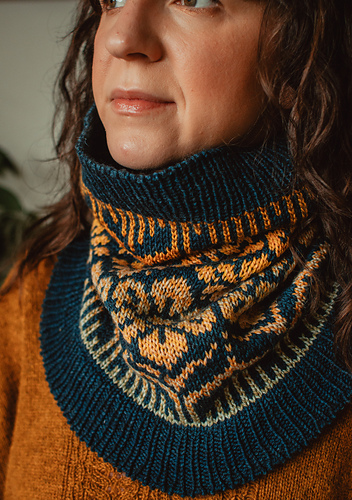 Ravelry: Fatherland Cowl pattern by Olga Putano Designs