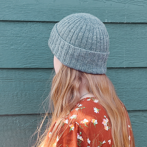 Ravelry: Simple Ribbed Hat pattern by Jocelyn Frasier