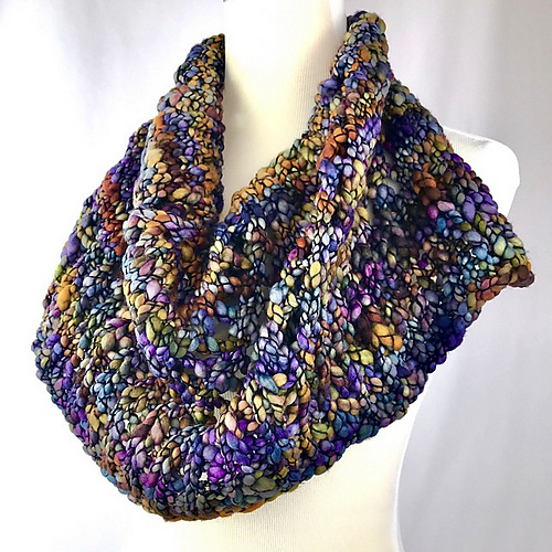 Ravelry: Caracol Cowl pattern by Orange Smoothie