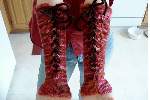 Ravelry: Doppio Gauntlets pattern by Larissa Brown
