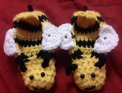 Ravelry: Bumble Bee Slippers pattern by Naomi's Nifty Crochets