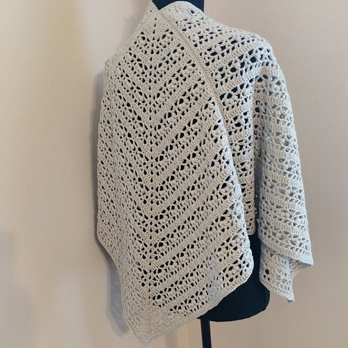 Ravelry: In Bloom Ruana pattern by Gootie (Agat Rottman)
