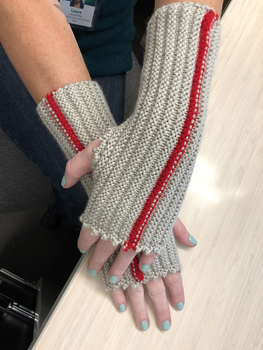 Ravelry: Runrig Muffatees pattern by Annie Cholewa