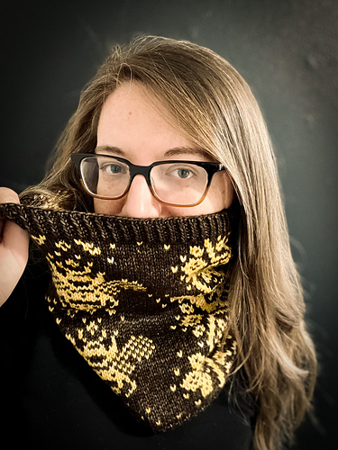 Ravelry: Mellifera Cowl pattern by Jamie Lomax