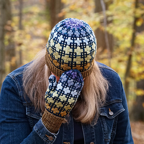 Ravelry: Plus Side Mittens pattern by Lisa K. Ross