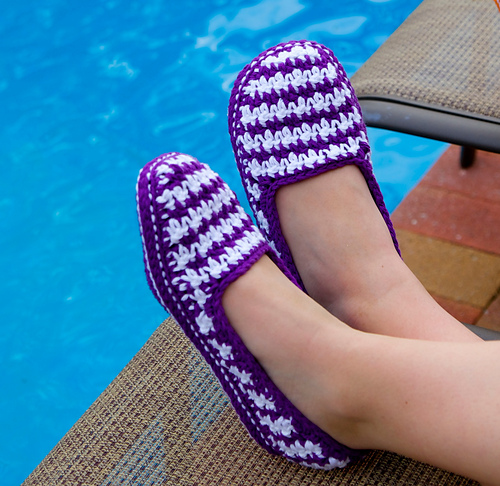 Ravelry: Sea Breeze Houndstooth Slippers pattern by Maria Bittner