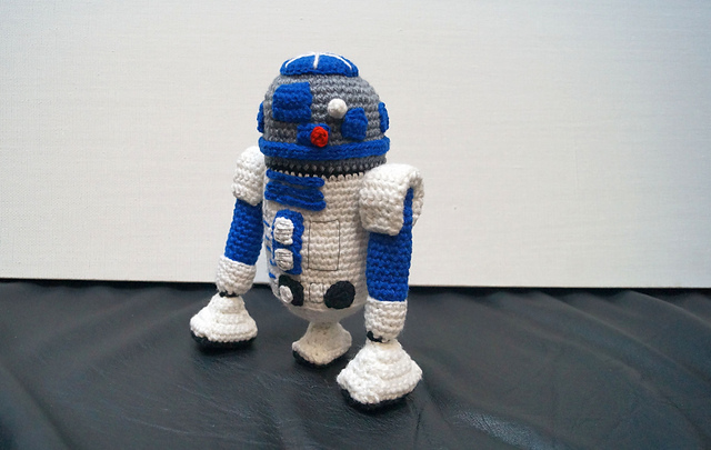 Ravelry: R2-D2 pattern by Paula Tant