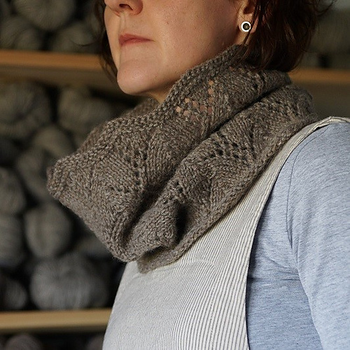 Ravelry: Maijie's Cowl pattern by Donna Smith