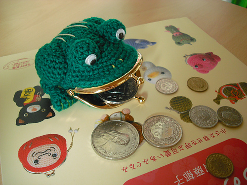 Ravelry: Frog Gamaguchi Purse pattern by Ikuko Saito (齋藤郁子)