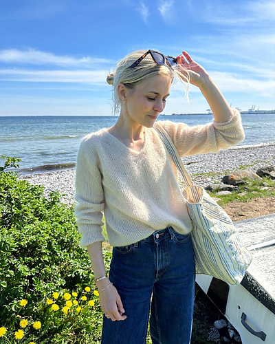 Ravelry: Cumulus Blouse pattern by PetiteKnit