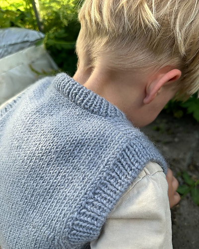 Ravelry: Novice Slipover Junior pattern by PetiteKnit