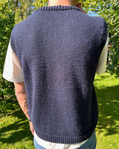 Ravelry: Novice Slipover Man pattern by PetiteKnit