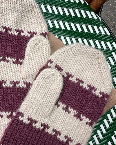 Ravelry: Key Mittens pattern by PetiteKnit