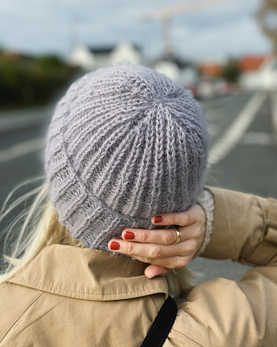 Ravelry: September Hat pattern by PetiteKnit