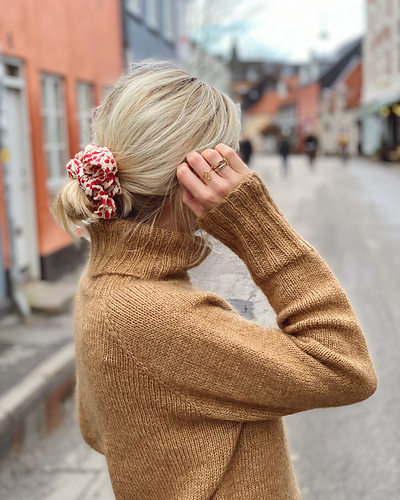 Ravelry: Caramel Sweater pattern by PetiteKnit