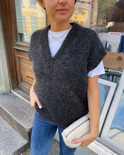 Ravelry: Weekend Slipover V-neck pattern by PetiteKnit