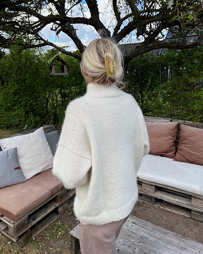 Ravelry: Weekend Sweater pattern by PetiteKnit