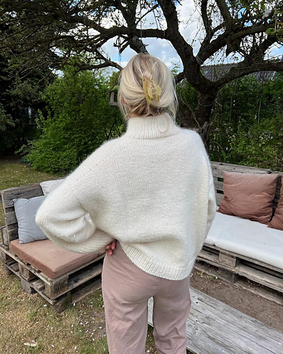 Ravelry: Weekend Sweater pattern by PetiteKnit