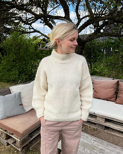 Ravelry: Weekend Sweater pattern by PetiteKnit