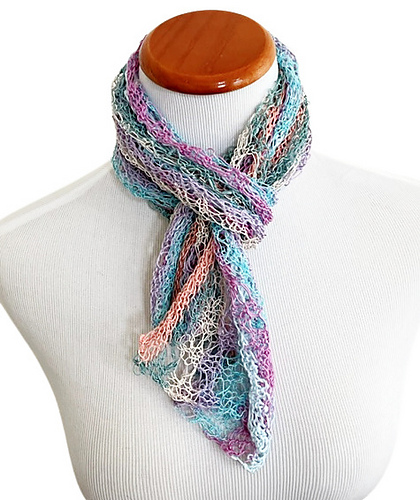 Ravelry: Reina scarf pattern by Petra Breakstone