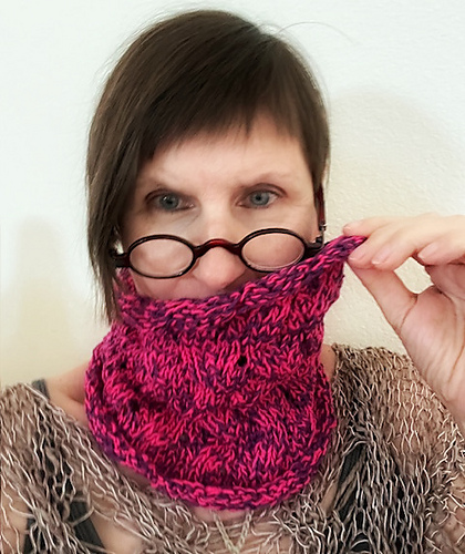 Ravelry: Wavy lace cowl pattern by Petra Breakstone