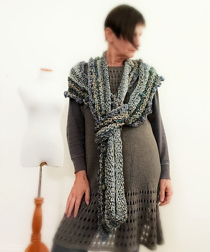 Ravelry: Loopy big loop pattern by Petra Breakstone