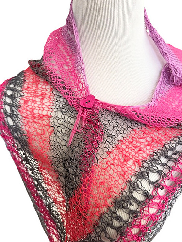 Ravelry: Pendola shawlette pattern by Petra Breakstone