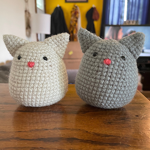 Ravelry: Dumpling Cat pattern by Kira Petty