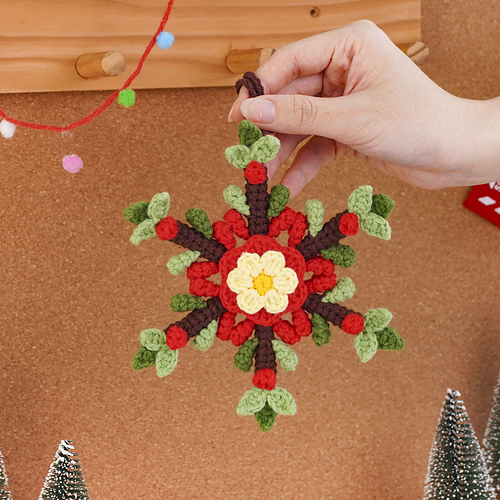 Ravelry: Forest Snowflake pattern by Phoa Crochet