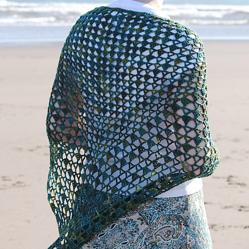 Ravelry: Iris Shawl pattern by Sara Delaney