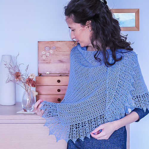 Ravelry: Chal Almenas pattern by Pim, pam, teje