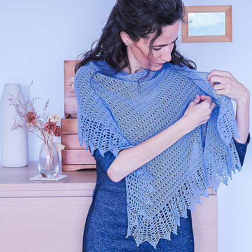 Ravelry: Chal Almenas pattern by Pim, pam, teje