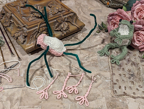 Ravelry: PinkRoseGardens' Pink froggy