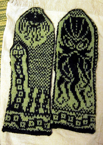 Ravelry: Cthulhu Mittens pattern by Lyle Stafford