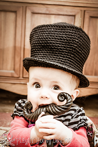Ravelry: Baby Top Hat pattern by Liz McQueen