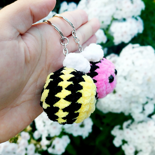 Ravelry: Bee Keychain pattern by Marina Emelianova