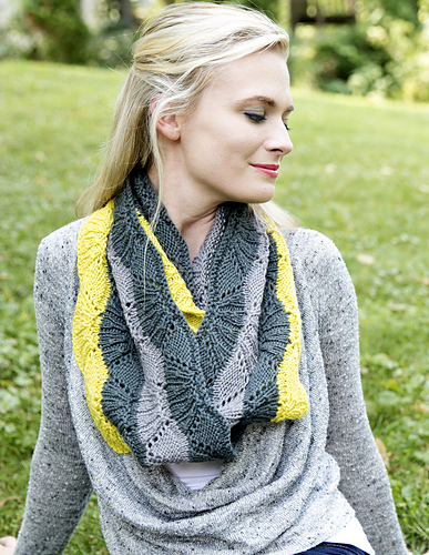 Ravelry: F680 Cowl pattern by Vanessa Ewing