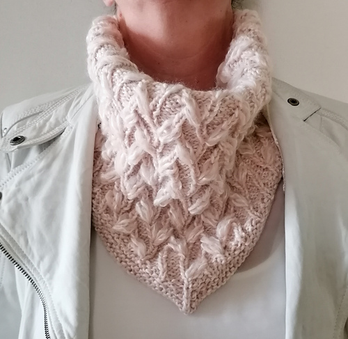 Ravelry: Wiggentree Bandana Cowl pattern by Jenny Noto