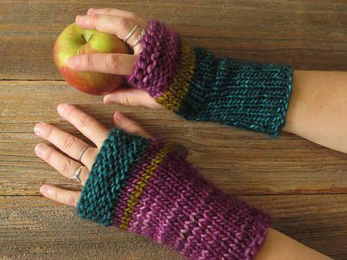 Ravelry: Mrs. Fitz Mini Mitts Outlander pattern by Polly Foo Foo