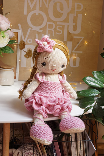 Ravelry: Outfit Ballerina Knit pattern by Maria Ermolova