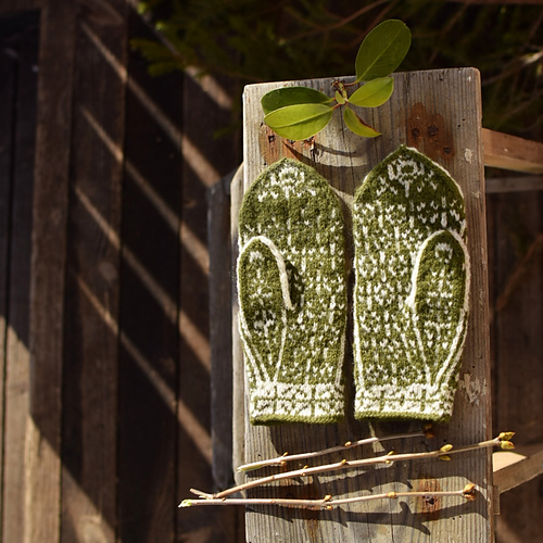 Ravelry: Crane Dance Mittens pattern by Ellinor Thunarf