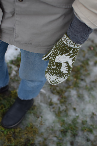 Ravelry: Crane Dance Mittens pattern by Ellinor Thunarf