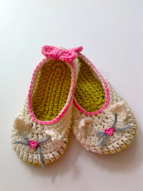 Ravelry: Kitty Cat Slippers for Toddlers pattern by Lisa Casillas
